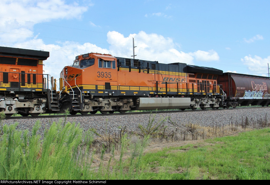 BNSF 3935